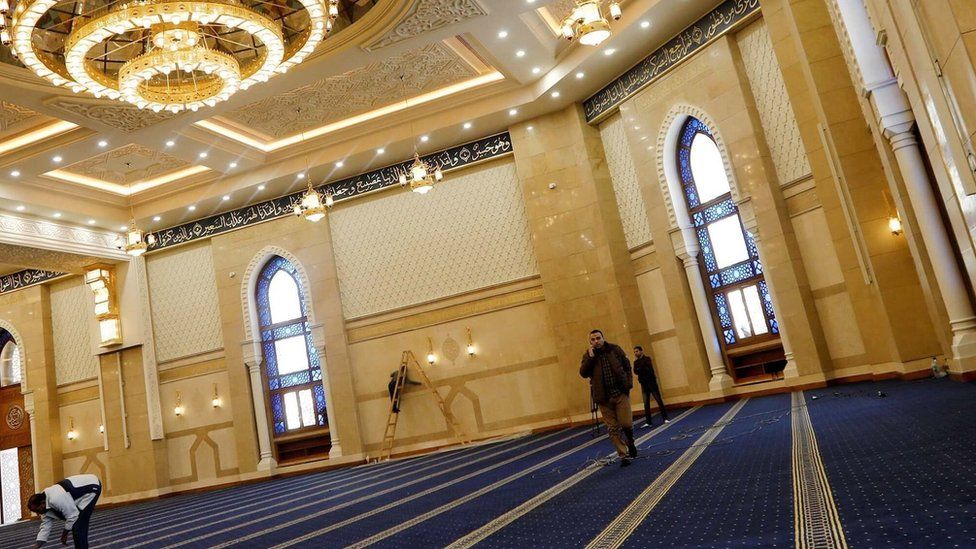 New capital's lavish mosque angers Egyptians facing poverty - Radio ...