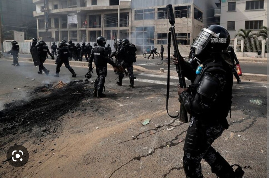 Senegal rocked by more unrest as police quell protests - Radio Univers ...