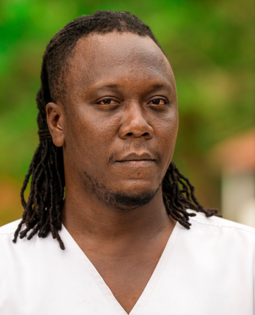 UG: MIASA Artist-in-Residence holds art exhibition - Radio Univers 105.7fm